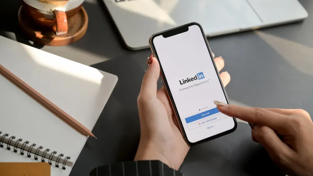 26 Contoh Profil LinkedIn Fresh Graduate Menarik untuk HRD | Dealls