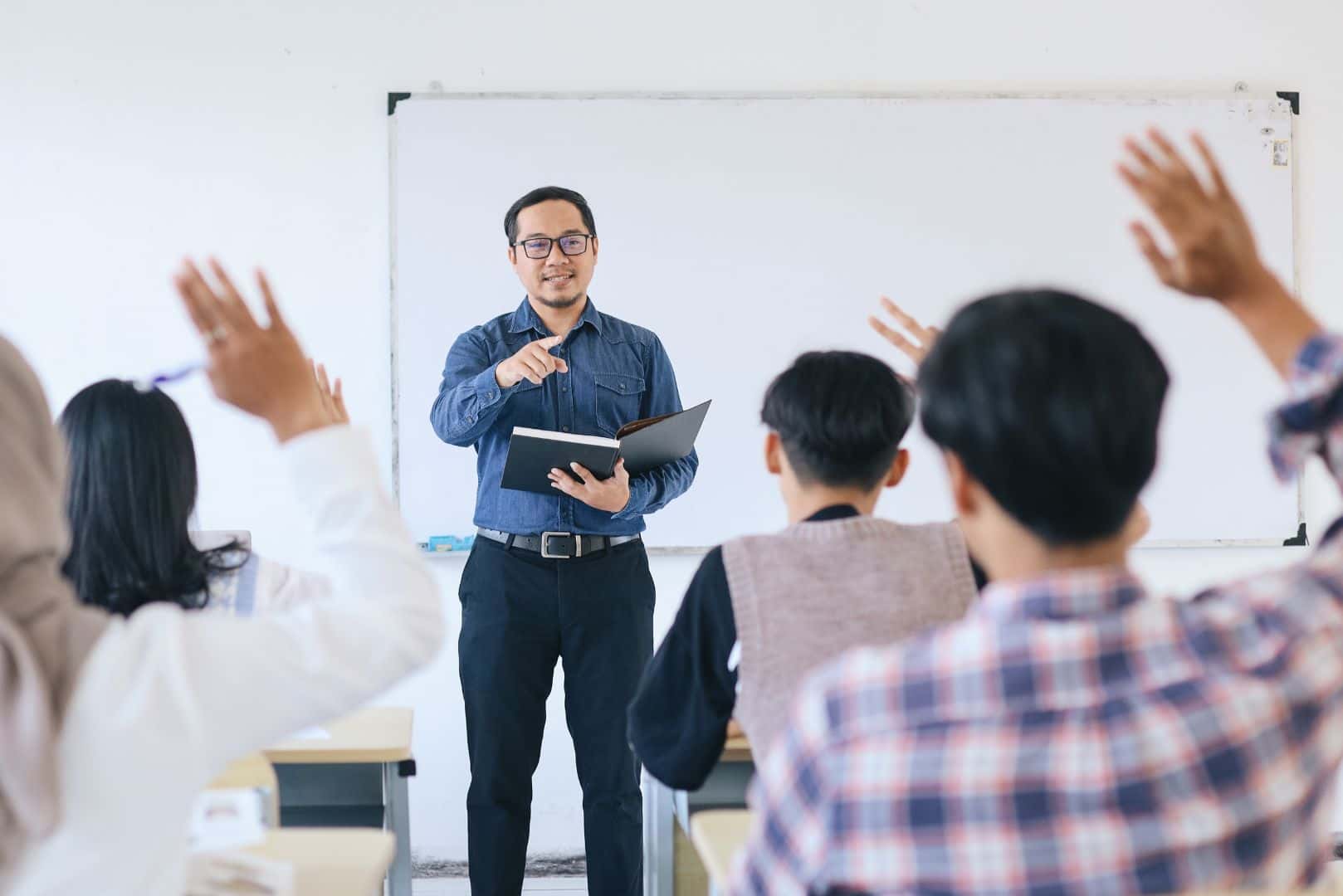 3 Contoh CV Dosen, dari yang Berpengalaman hingga Fresh Graduate! | Dealls
