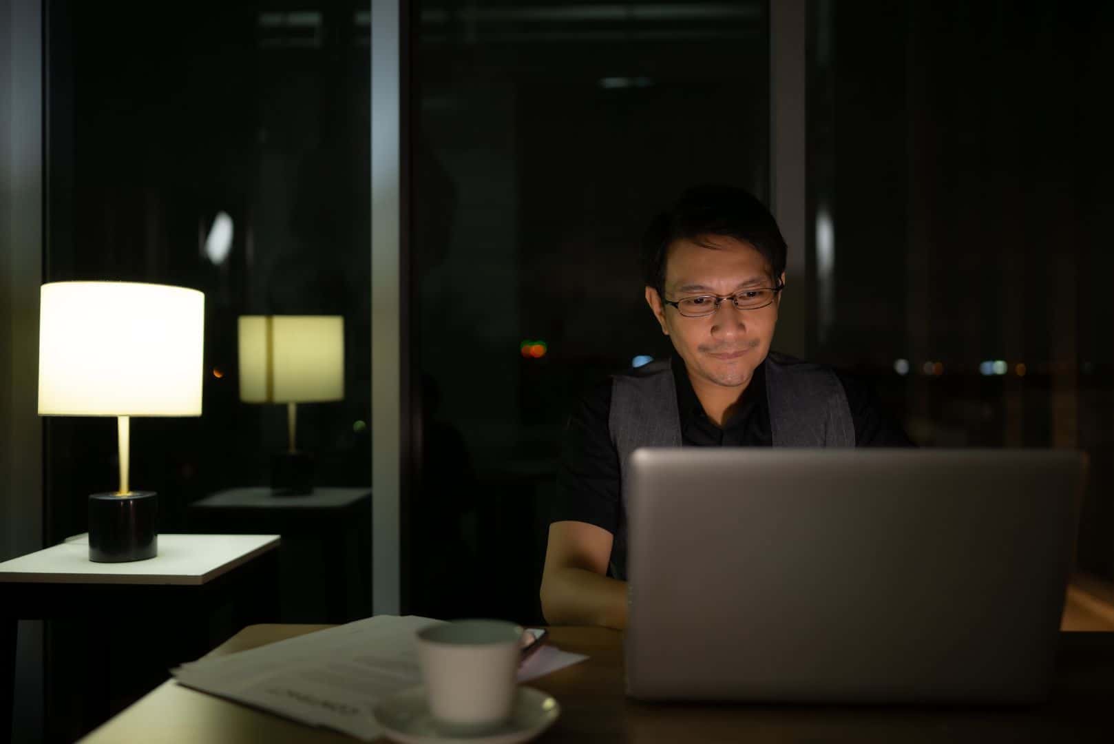 Double Job: Arti, Peraturan, Kelebihan, Kekurangan dan Tipsnya | Dealls